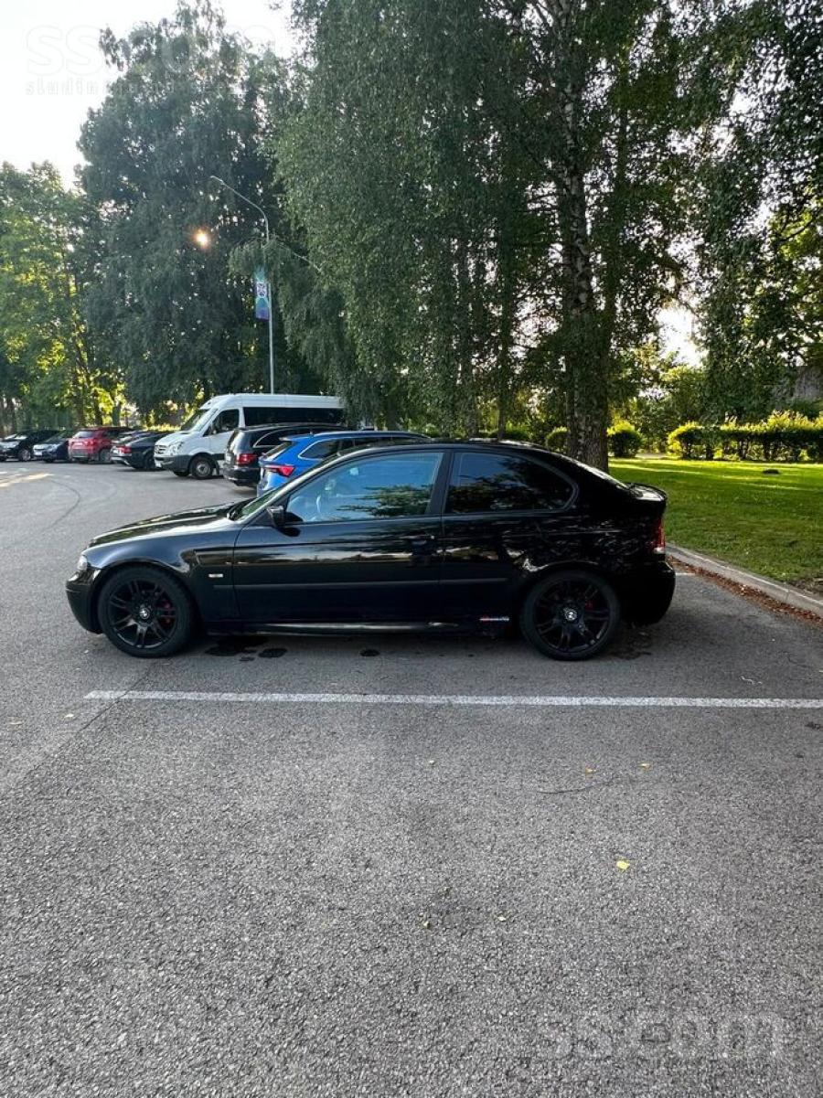 Black BMW 318 2003 in Bauska, with an engine capacity of 2.00 L and mileage of 208 thousand km for 2400 €, photo 4 on AUTOMOTO.COM.LV