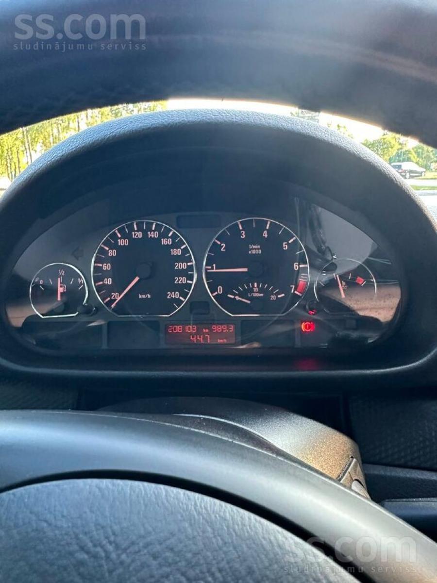 Black BMW 318 2003 in Bauska, with an engine capacity of 2.00 L and mileage of 208 thousand km for 2400 €, photo 7 on AUTOMOTO.COM.LV