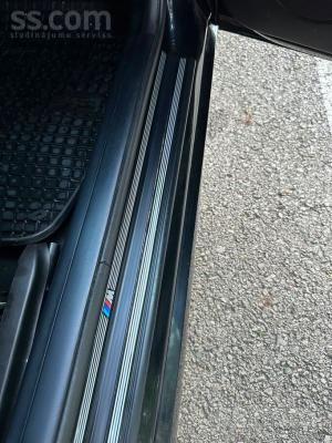 Black BMW 318 2003 in Bauska, with an engine capacity of 2.00 L and mileage of 208 thousand km for 2400 €, photo 11 on AUTOMOTO.COM.LV