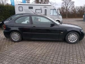 Black BMW 318 2004 in Utena, with an engine capacity of 1.80 L and mileage of 217 thousand km for 2650 €, photo 2 on AUTOMOTO.COM.LV