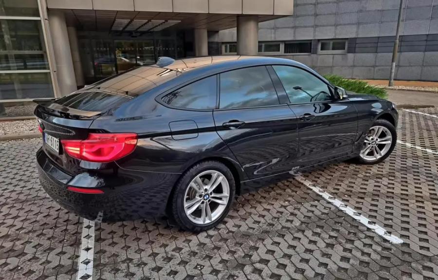 Black BMW 318 2017 in Riga, with an engine capacity of 2.00 L and mileage of 206 thousand km for 14590 €, photo 20 on AUTOMOTO.COM.LV