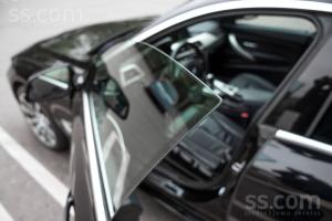 Black BMW 318 2020 in Riga, with an engine capacity of 2.00 L and mileage of 160 thousand km for 16990 €, photo 10 on AUTOMOTO.COM.LV