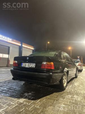 Melns BMW 318 1994 Rīga, ar dzinēja tilpumu 2.00 L un nobraukumu 137 tūkst. km par 2795 €, foto  vietnē AUTOMOTO.COM.LV