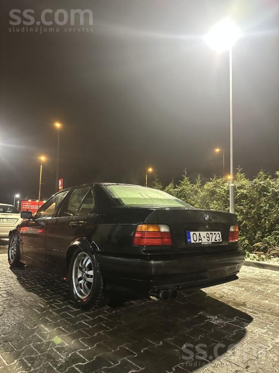 Melns BMW 318 1994 Rīga, ar dzinēja tilpumu 2.80 L un nobraukumu 138 tūkst. km par 2895 €, foto 1 vietnē AUTOMOTO.COM.LV