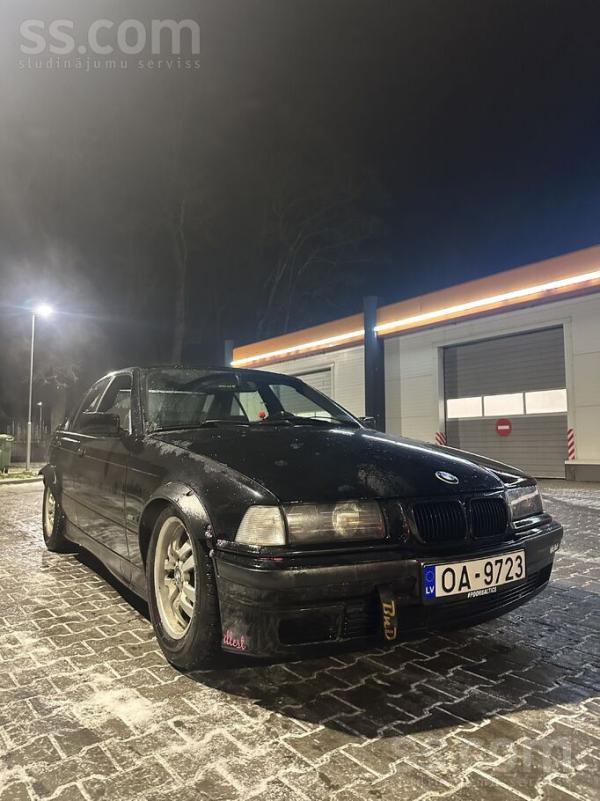 Melns BMW 318 1994 Rīga, ar dzinēja tilpumu 2.80 L un nobraukumu 138 tūkst. km par 2695 €, foto 3 vietnē AUTOMOTO.COM.LV