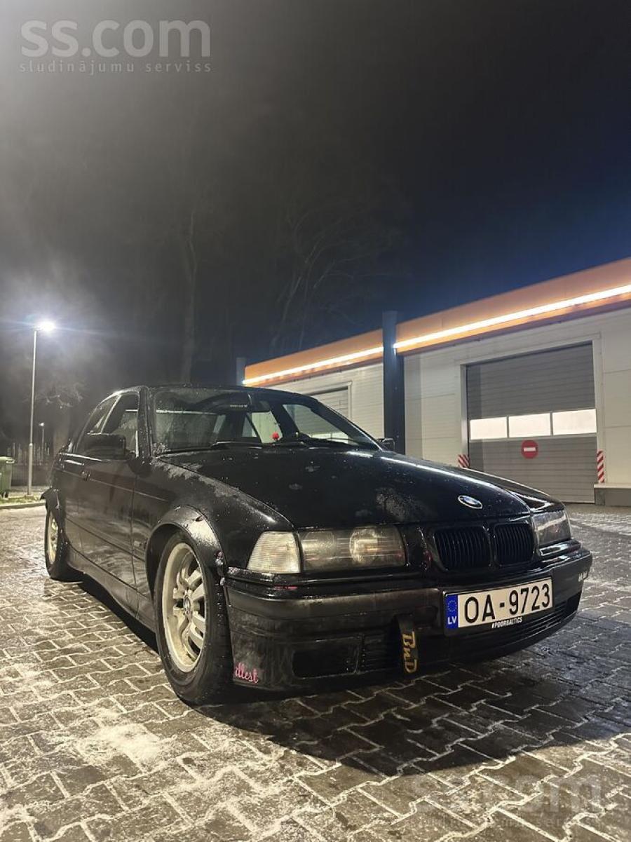 Melns BMW 318 1994 Rīga, ar dzinēja tilpumu 2.80 L un nobraukumu 138 tūkst. km par 2695 €, foto 3 vietnē AUTOMOTO.COM.LV