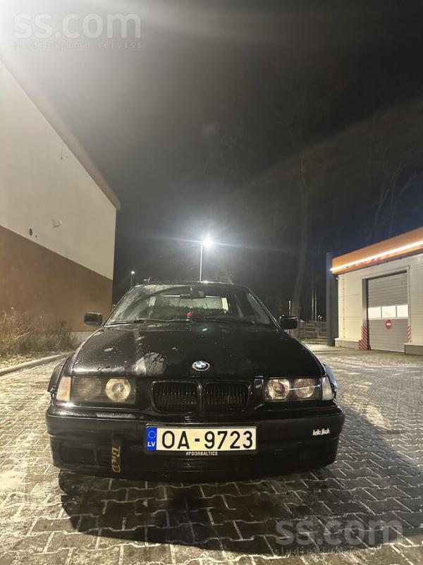 Melns BMW 318 1994 Rīga, ar dzinēja tilpumu 2.80 L un nobraukumu 138 tūkst. km par 2695 €, foto 4 vietnē AUTOMOTO.COM.LV