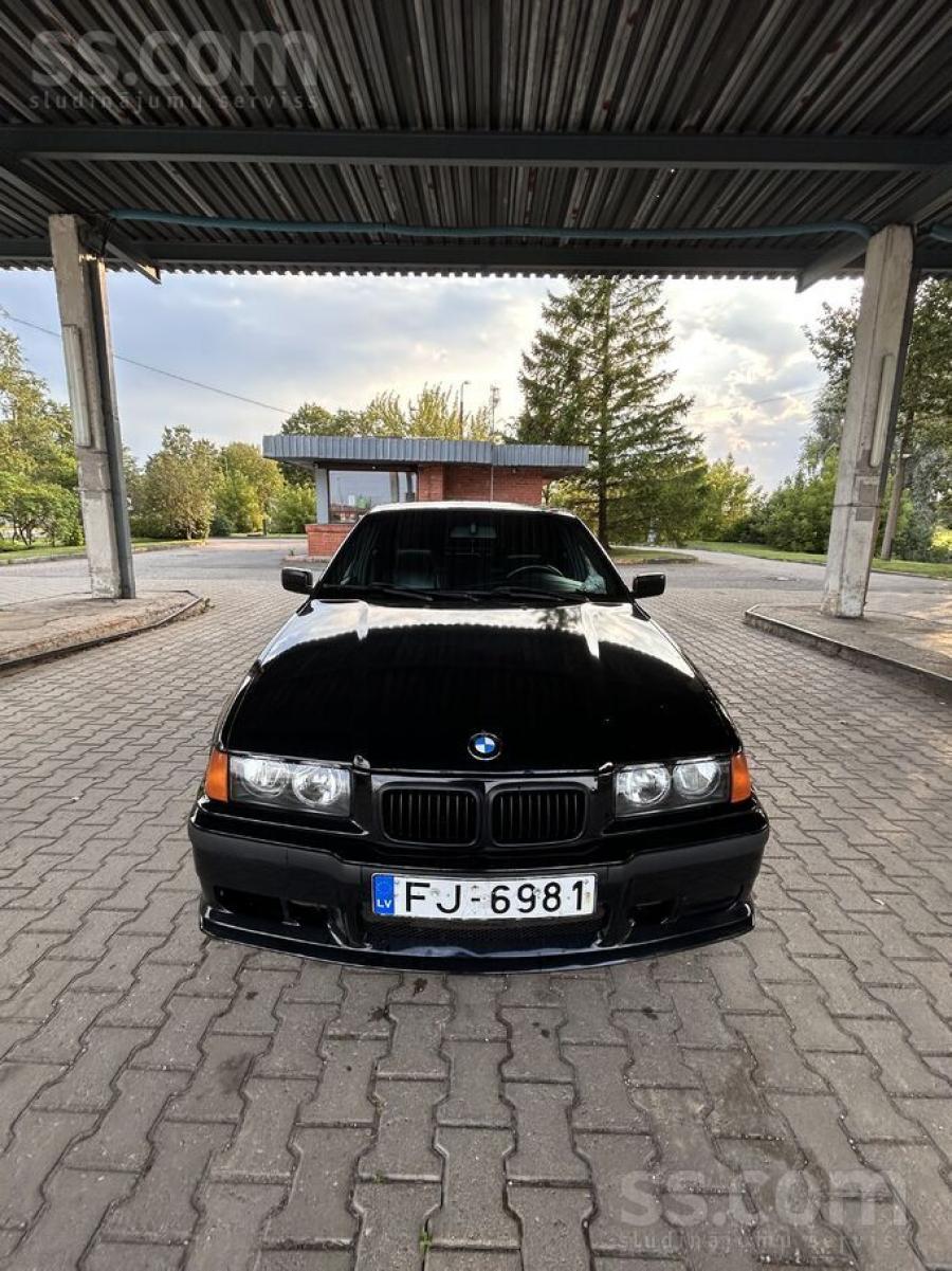 Black BMW 318 1995 in Ventspils, with an engine capacity of 1.80 L and mileage of 320 thousand km for 5000 €, photo 1 on AUTOMOTO.COM.LV
