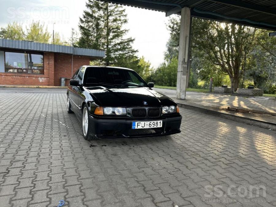 Black BMW 318 1995 in Ventspils, with an engine capacity of 1.80 L and mileage of 320 thousand km for 5000 €, photo 2 on AUTOMOTO.COM.LV
