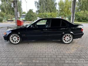 Black BMW 318 1995 in Ventspils, with an engine capacity of 1.80 L and mileage of 320 thousand km for 5000 €, photo 6 on AUTOMOTO.COM.LV