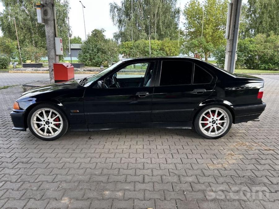 Black BMW 318 1995 in Ventspils, with an engine capacity of 1.80 L and mileage of 320 thousand km for 5000 €, photo 6 on AUTOMOTO.COM.LV
