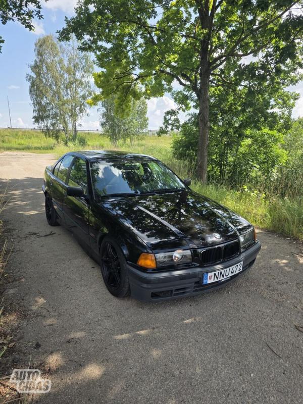 Black BMW 318 1995 in Kaunas, with an engine capacity of 1.80 L and mileage of 207 thousand km for 2679 €, photo 1 on AUTOMOTO.COM.LV