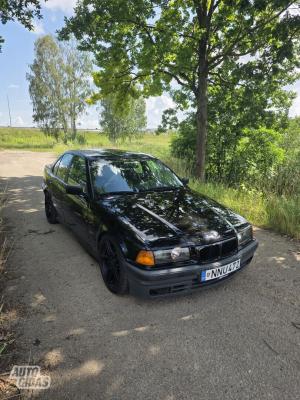 Melns BMW 318 1995 Kauņa, ar dzinēja tilpumu 1.80 L un nobraukumu 207 tūkst. km par 2679 €, foto  vietnē AUTOMOTO.COM.LV