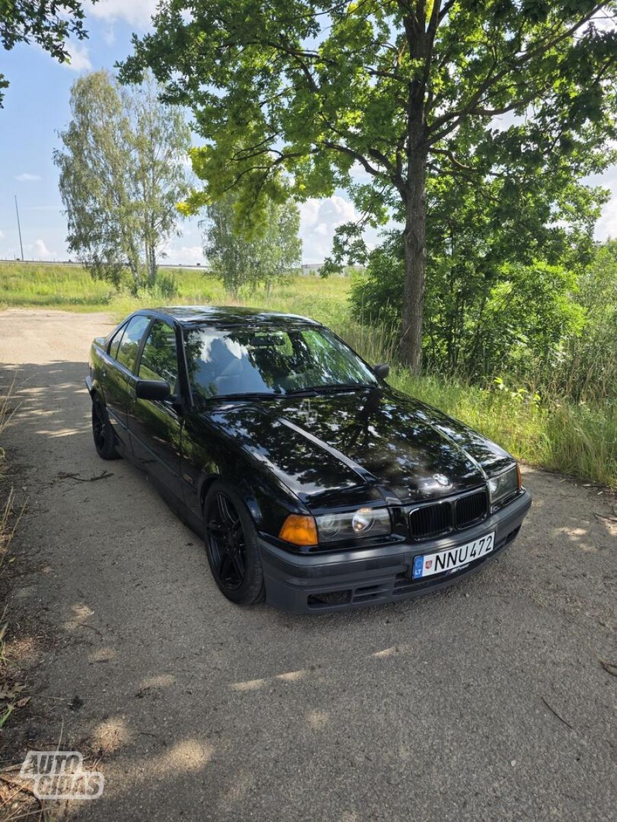 Melns BMW 318 1995 Kauņa, ar dzinēja tilpumu 1.80 L un nobraukumu 207 tūkst. km par 2679 €, foto 1 vietnē AUTOMOTO.COM.LV