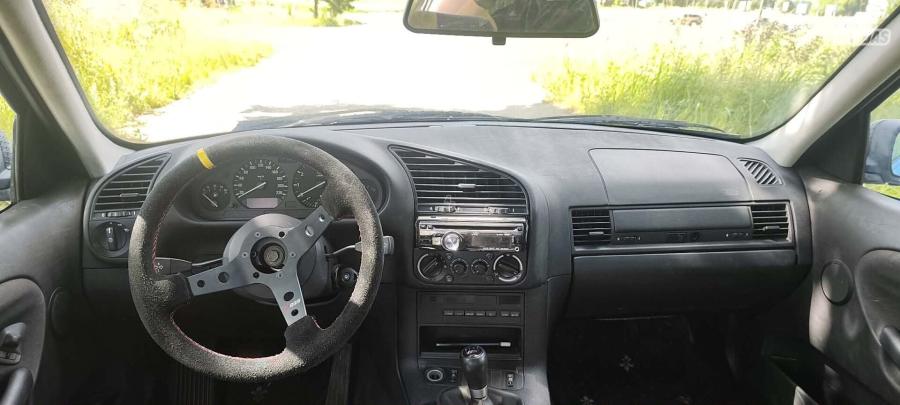 Melns BMW 318 1995 Kauņa, ar dzinēja tilpumu 1.80 L un nobraukumu 207 tūkst. km par 2679 €, foto 8 vietnē AUTOMOTO.COM.LV