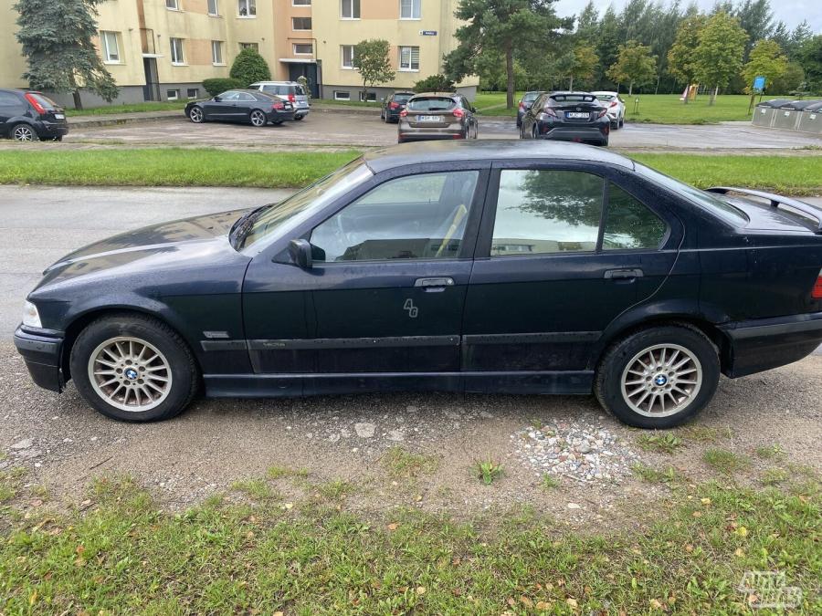 Black BMW 318 1995 in Klaipeda, with an engine capacity of 1.80 L and mileage of 240 thousand km for 1500 €, photo 1 on AUTOMOTO.COM.LV