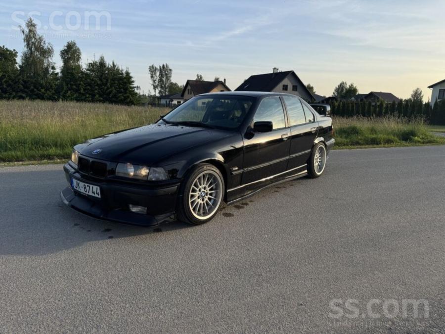Melns BMW 318 1996 Rīga, ar dzinēja tilpumu 2.50 L un nobraukumu 367 tūkst. km par 4500 €, foto 2 vietnē AUTOMOTO.COM.LV