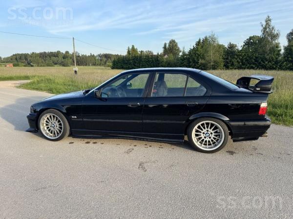 Melns BMW 318 1996 Rīga, ar dzinēja tilpumu 2.50 L un nobraukumu 367 tūkst. km par 4500 €, foto 3 vietnē AUTOMOTO.COM.LV