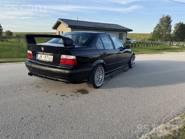 Melns BMW 318 1996 Rīga, ar dzinēja tilpumu 2.50 L un nobraukumu 367 tūkst. km par 4500 €, foto 4 vietnē AUTOMOTO.COM.LV