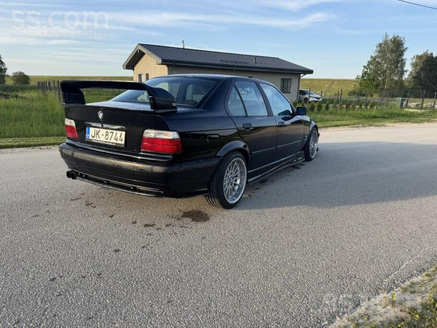 Melns BMW 318 1996 Rīga, ar dzinēja tilpumu 2.50 L un nobraukumu 367 tūkst. km par 4500 €, foto 4 vietnē AUTOMOTO.COM.LV