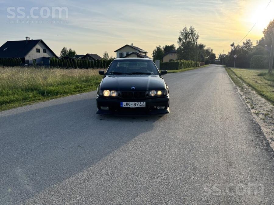 Melns BMW 318 1996 Rīga, ar dzinēja tilpumu 2.50 L un nobraukumu 367 tūkst. km par 4500 €, foto 5 vietnē AUTOMOTO.COM.LV