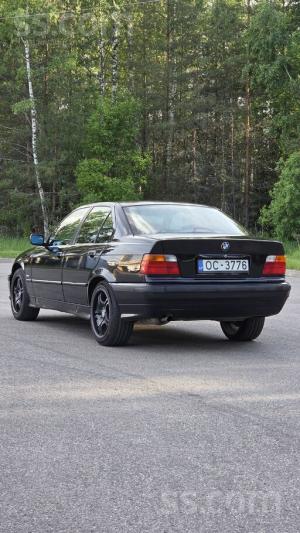 Melns BMW 318 1996 Rīga, ar dzinēja tilpumu 1.80 L un nobraukumu 293 tūkst. km par 3350 €, foto 5 vietnē AUTOMOTO.COM.LV