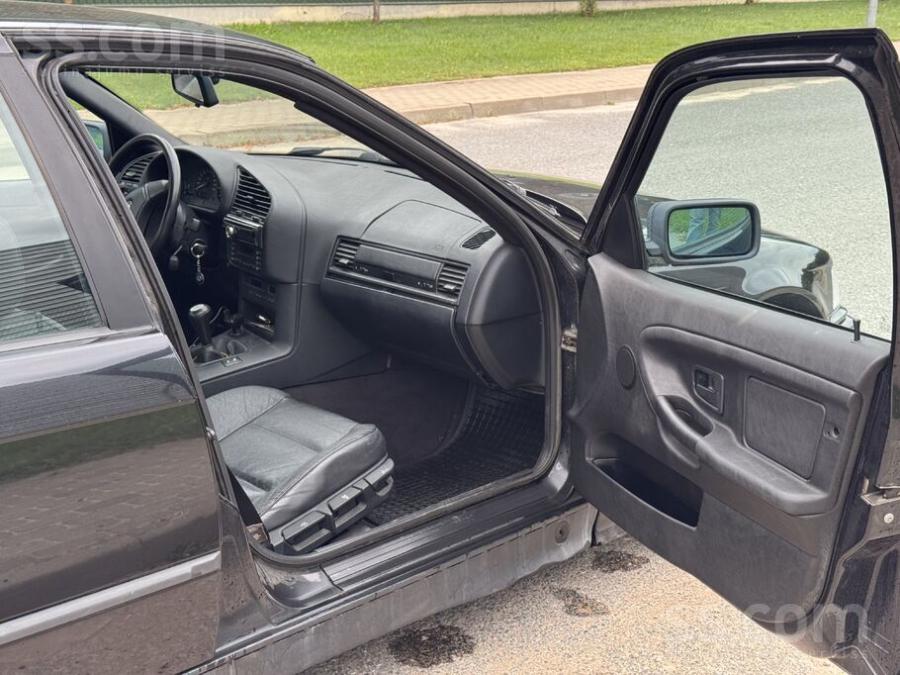Melns BMW 318 1997 Rīga, ar dzinēja tilpumu 1.60 L un nobraukumu 276 tūkst. km par 3400 €, foto 10 vietnē AUTOMOTO.COM.LV