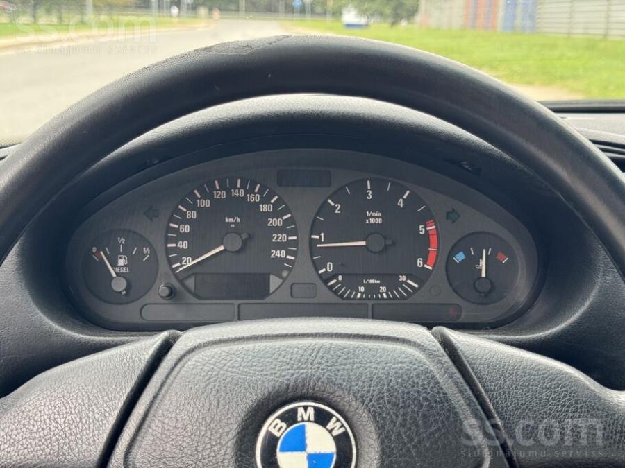 Melns BMW 318 1997 Rīga, ar dzinēja tilpumu 1.60 L un nobraukumu 276 tūkst. km par 3400 €, foto 13 vietnē AUTOMOTO.COM.LV