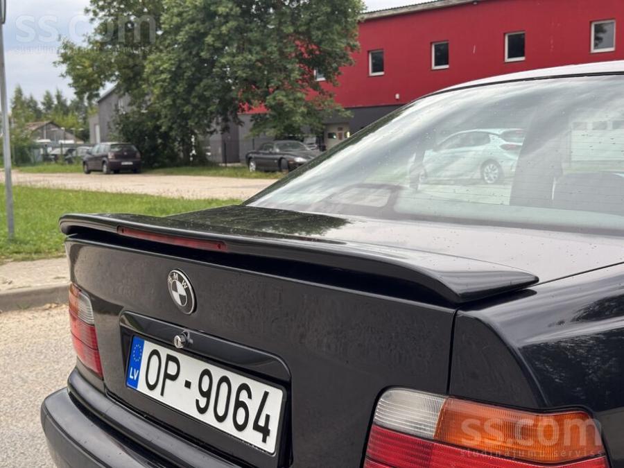 Melns BMW 318 1997 Rīga, ar dzinēja tilpumu 1.60 L un nobraukumu 276 tūkst. km par 3400 €, foto 17 vietnē AUTOMOTO.COM.LV