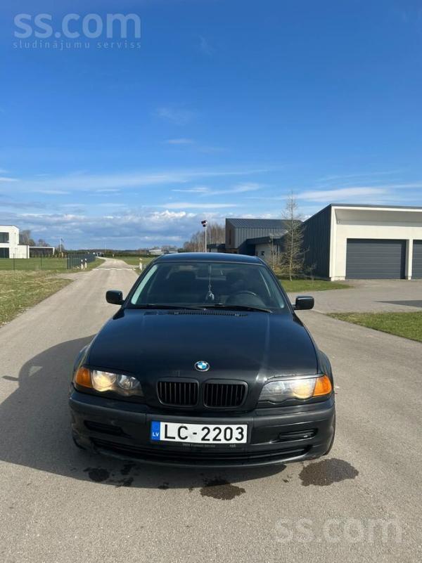 Black BMW 318 1999 in Ogre, with an engine capacity of 1.80 L and mileage of 270 thousand km for 2090 €, photo 3 on AUTOMOTO.COM.LV