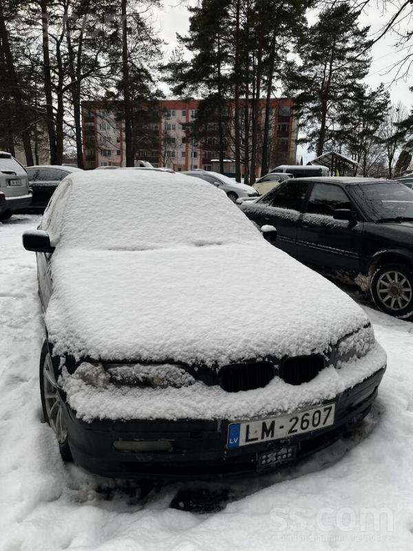 Melns BMW 318 2000 Saldus, ar dzinēja tilpumu 1.90 L un nobraukumu 302 tūkst. km par 1950 €, foto 1 vietnē AUTOMOTO.COM.LV