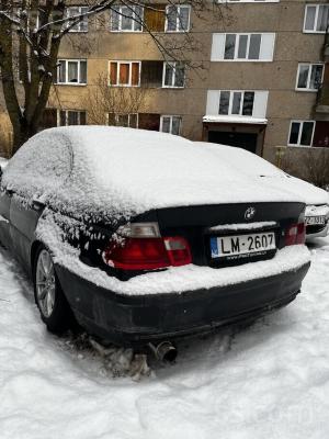 Black BMW 318 2000 in Saldus, with an engine capacity of 1.90 L and mileage of 302 thousand km for 1950 €, photo 3 on AUTOMOTO.COM.LV