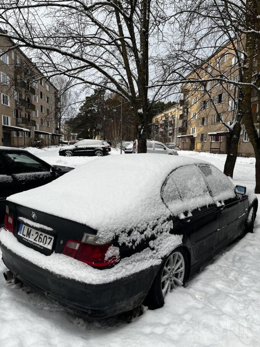 Black BMW 318 2000 in Saldus, with an engine capacity of 1.90 L and mileage of 302 thousand km for 1950 €, photo 4 on AUTOMOTO.COM.LV