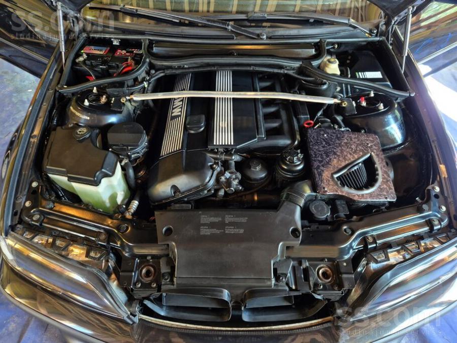 Black BMW 318 2002 in Riga, with an engine capacity of 2.20 L and mileage of 186 thousand km for 7250 €, photo 4 on AUTOMOTO.COM.LV