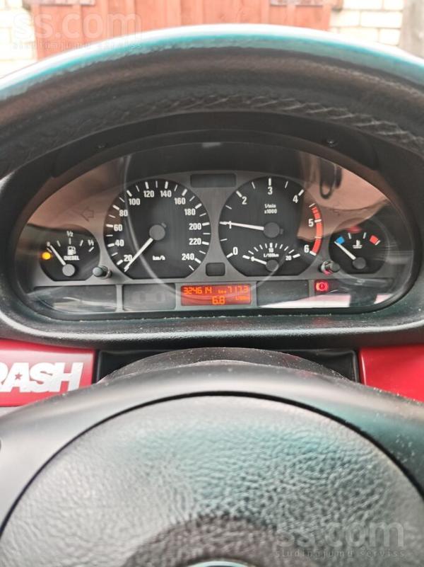 БМВ 318 2002 в Салдус на AUTOMOTO.COM.LV Черный БМВ 318 2002 в Салдус, объемом двигателя 2.00 л и пробегом 325 тыс. км за 2700 €, фото 9 на AUTOMOTO.COM.LV