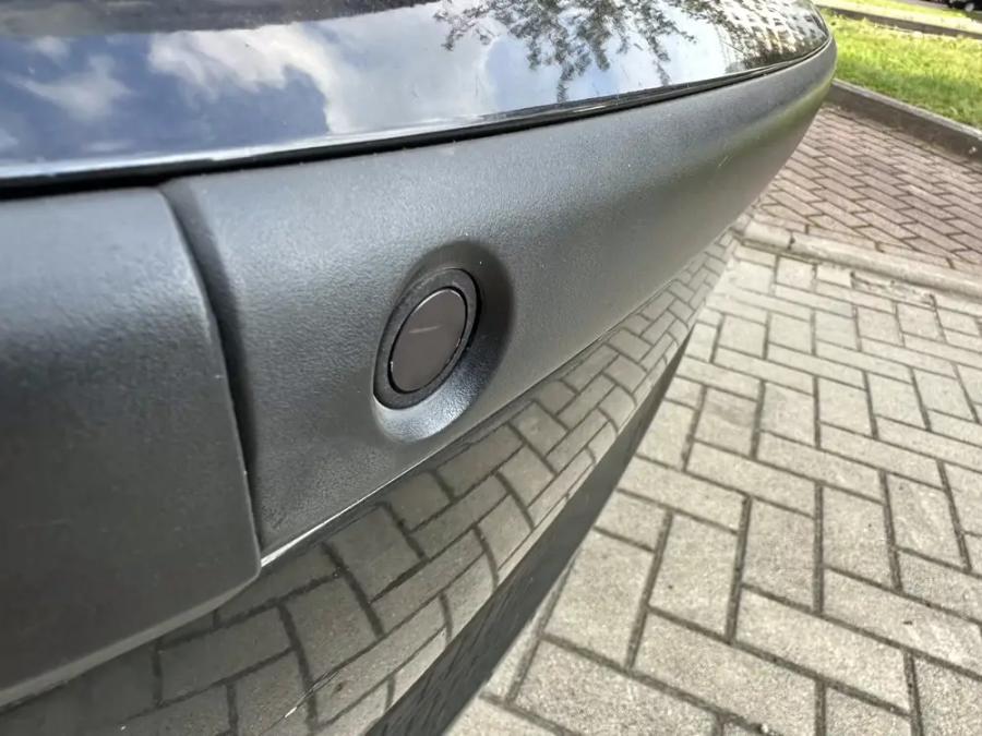 Black BMW 318 2003 in Riga, with an engine capacity of 2.00 L and mileage of 394 thousand km for 1690 €, photo 7 on AUTOMOTO.COM.LV