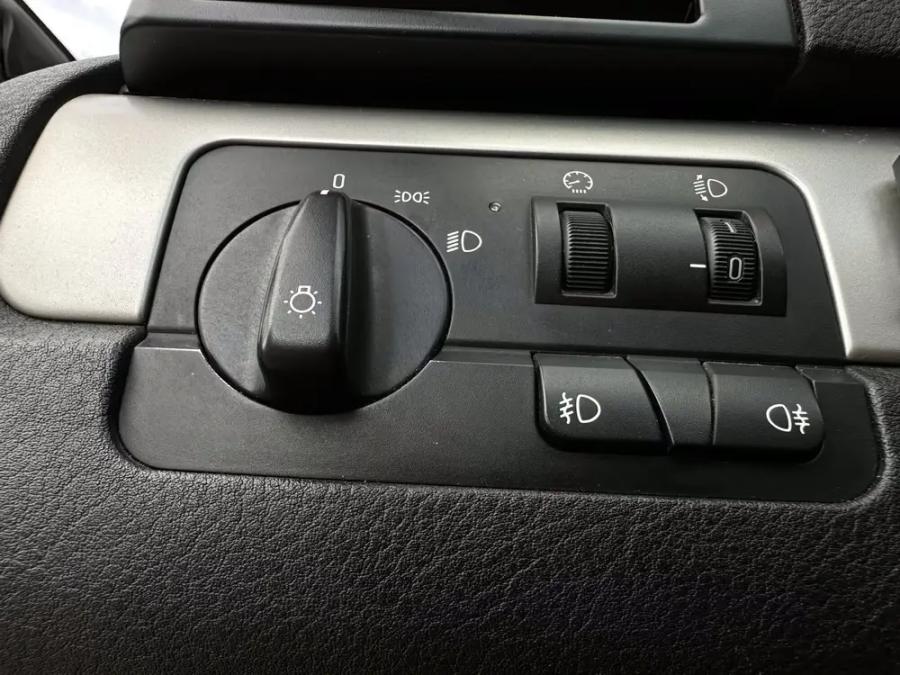 Black BMW 318 2003 in Riga, with an engine capacity of 2.00 L and mileage of 394 thousand km for 1690 €, photo 17 on AUTOMOTO.COM.LV