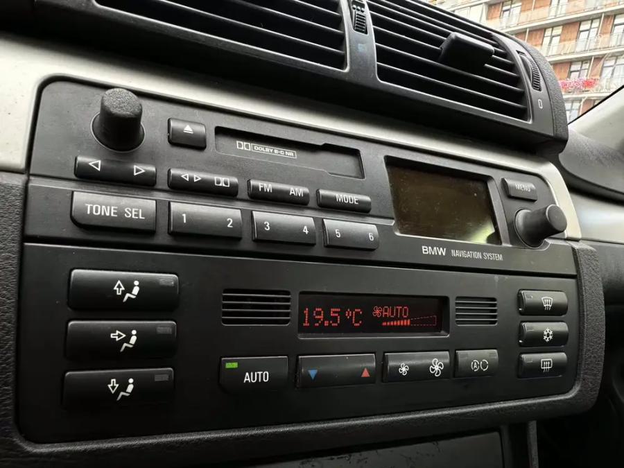Black BMW 318 2003 in Riga, with an engine capacity of 2.00 L and mileage of 394 thousand km for 1690 €, photo 18 on AUTOMOTO.COM.LV