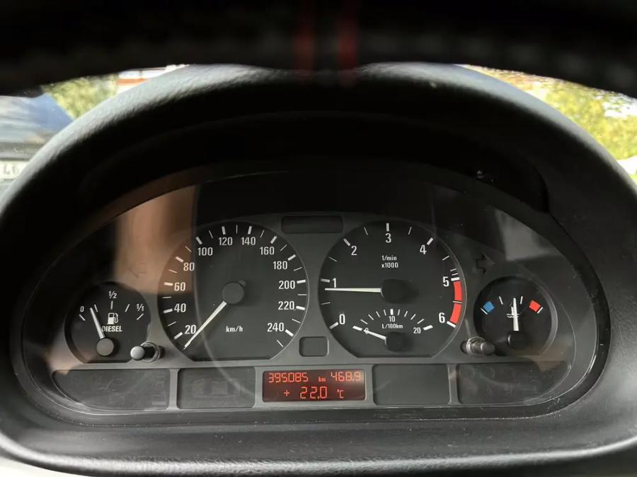 Black BMW 318 2003 in Riga, with an engine capacity of 2.00 L and mileage of 394 thousand km for 1690 €, photo 22 on AUTOMOTO.COM.LV