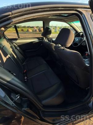 Black BMW 318 2003 in Daugavpils, with an engine capacity of 2.00 L and mileage of 303 thousand km for 2800 €, photo 7 on AUTOMOTO.COM.LV