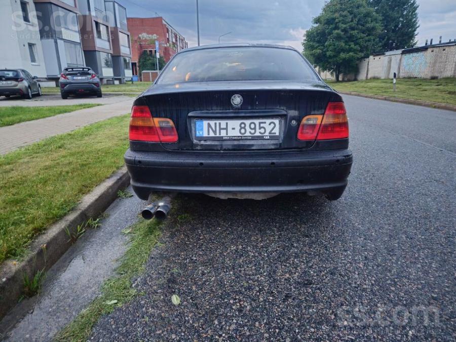 Melns BMW 318 2003 Jelgava, ar dzinēja tilpumu 2.00 L un nobraukumu 370 tūkst. km par 1200 €, foto 4 vietnē AUTOMOTO.COM.LV