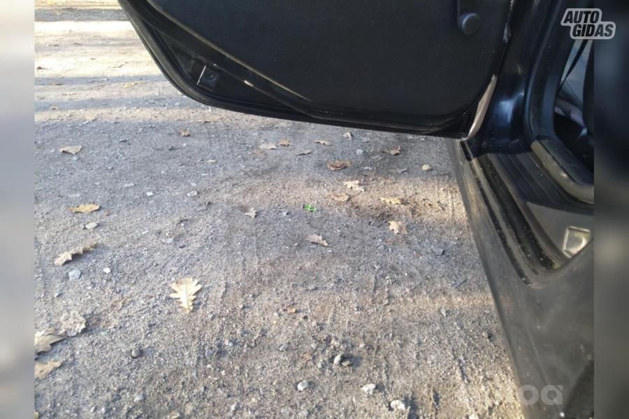 Black BMW 318 2003 in Vilnius, with an engine capacity of 2.00 L and mileage of 241 thousand km for 1650 €, photo 10 on AUTOMOTO.COM.LV
