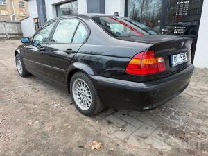 Black BMW 318 2004 in Riga, with an engine capacity of 2.00 L and mileage of 260 thousand km for 2600 €, photo 8 on AUTOMOTO.COM.LV