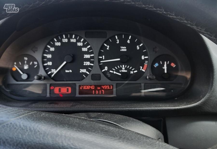 Black BMW 318 2004 in Siauliai, with an engine capacity of 1.80 L and mileage of 240 thousand km for 1850 €, photo 11 on AUTOMOTO.COM.LV
