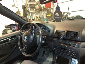 Black BMW 318 2005 in Silute, with an engine capacity of 2.00 L and mileage of 254 thousand km for 999 €, photo 14 on AUTOMOTO.COM.LV
