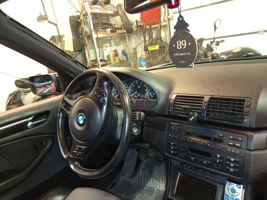 Black BMW 318 2005 in Silute, with an engine capacity of 2.00 L and mileage of 254 thousand km for 999 €, photo 14 on AUTOMOTO.COM.LV