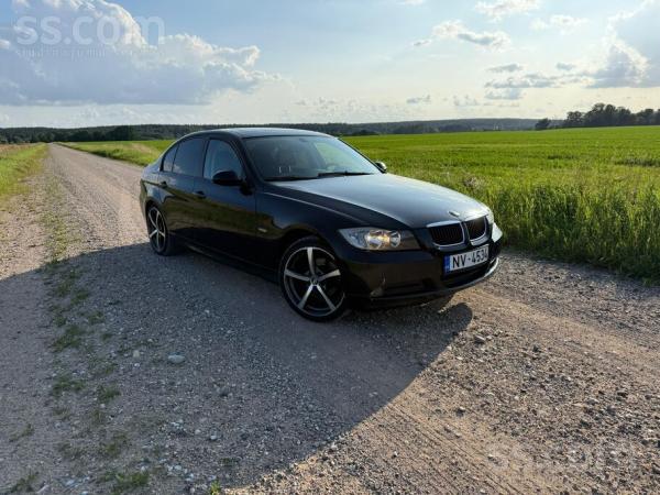 Black BMW 318 2006 in Riga, with an engine capacity of 2.00 L and mileage of 260 thousand km for 3800 €, photo 3 on AUTOMOTO.COM.LV