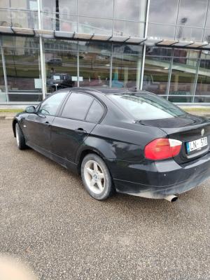 Black BMW 318 2006 in Valmiera, with an engine capacity of 2.00 L and mileage of 370 thousand km for 3500 €, photo 3 on AUTOMOTO.COM.LV