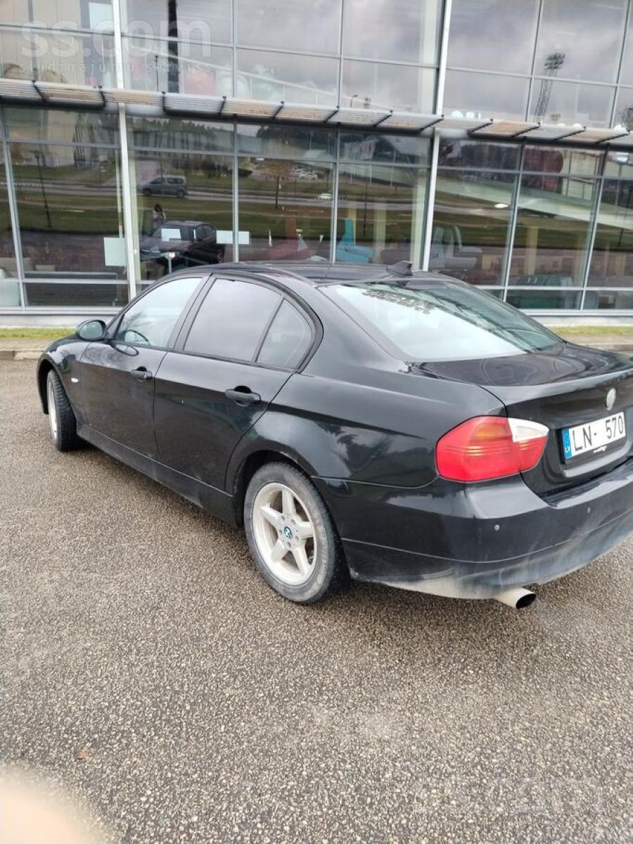 Black BMW 318 2006 in Valmiera, with an engine capacity of 2.00 L and mileage of 370 thousand km for 3500 €, photo 3 on AUTOMOTO.COM.LV
