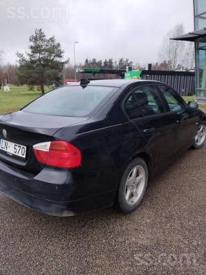 Black BMW 318 2006 in Valmiera, with an engine capacity of 2.00 L and mileage of 370 thousand km for 3500 €, photo 4 on AUTOMOTO.COM.LV